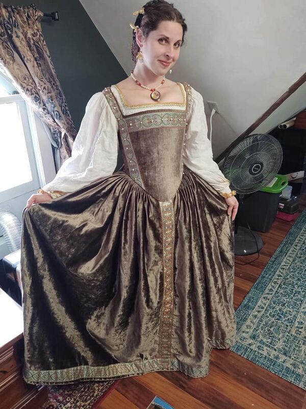 Costuming - AEWiki: The Unofficial Aethelmearc Wiki